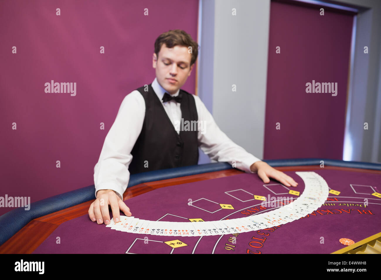 Dealer spreading deck of cards Stock Photo - Alamy