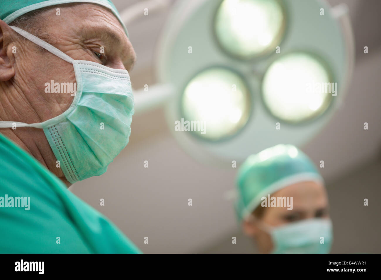 Surgical light hi-res stock photography and images - Alamy