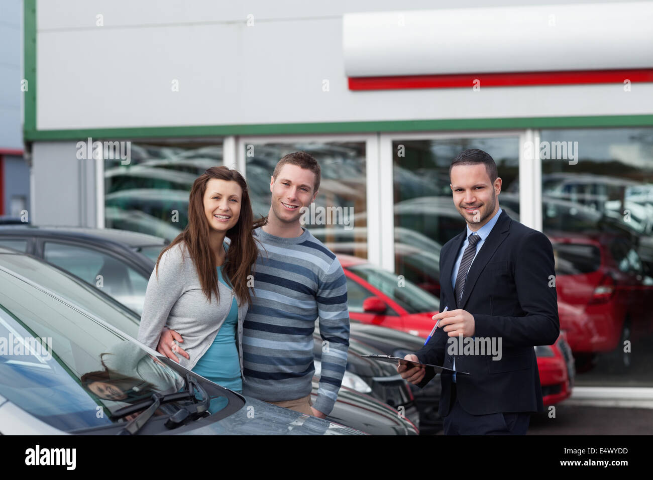 Buying car garage hi-res stock photography and images - Alamy
