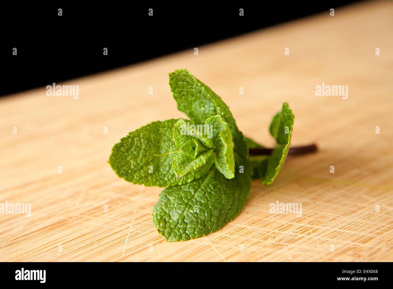Mint on a chopping board Stock Photo - Alamy