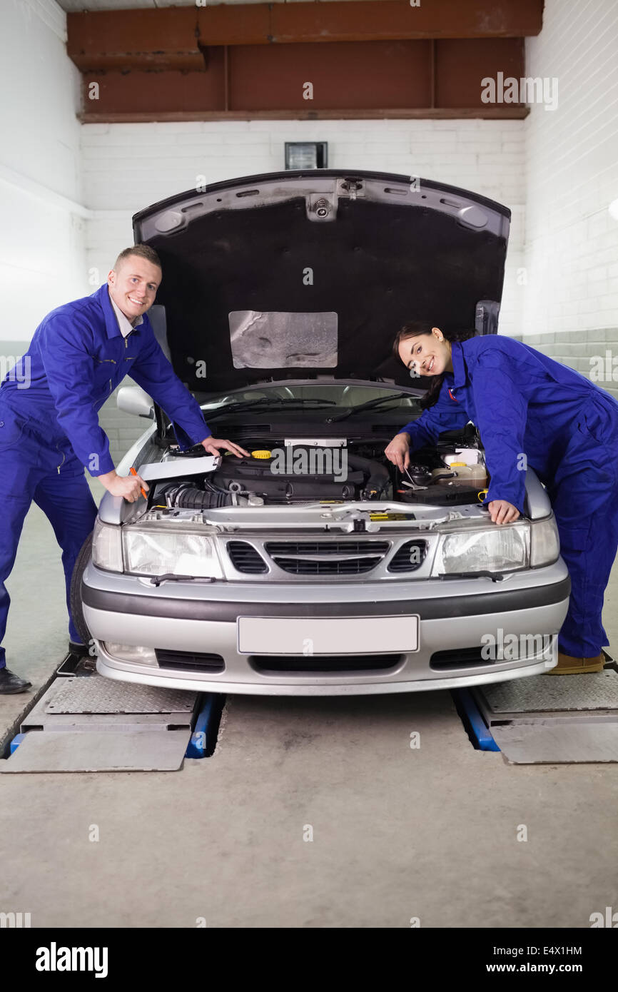 Smiling mechanics hi-res stock photography and images - Alamy