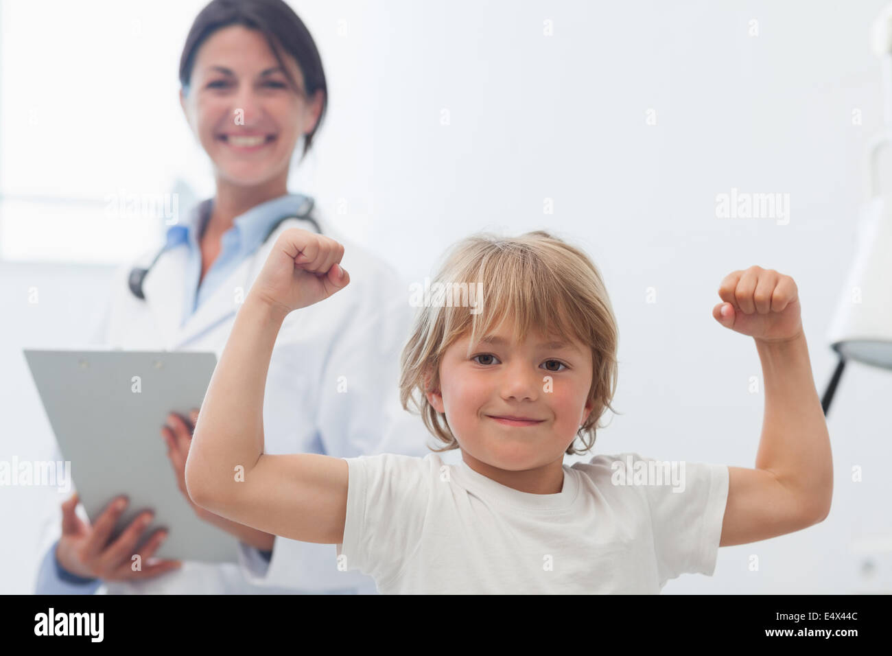 Happy child next to a doctor Stock Photo - Alamy