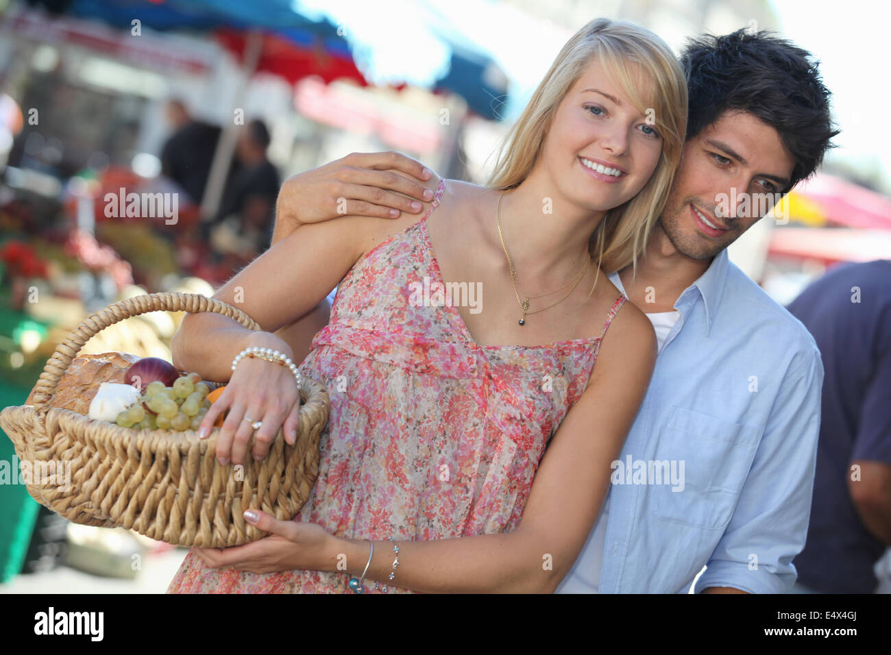 Couple shopping at the market Stock Photo - Alamy