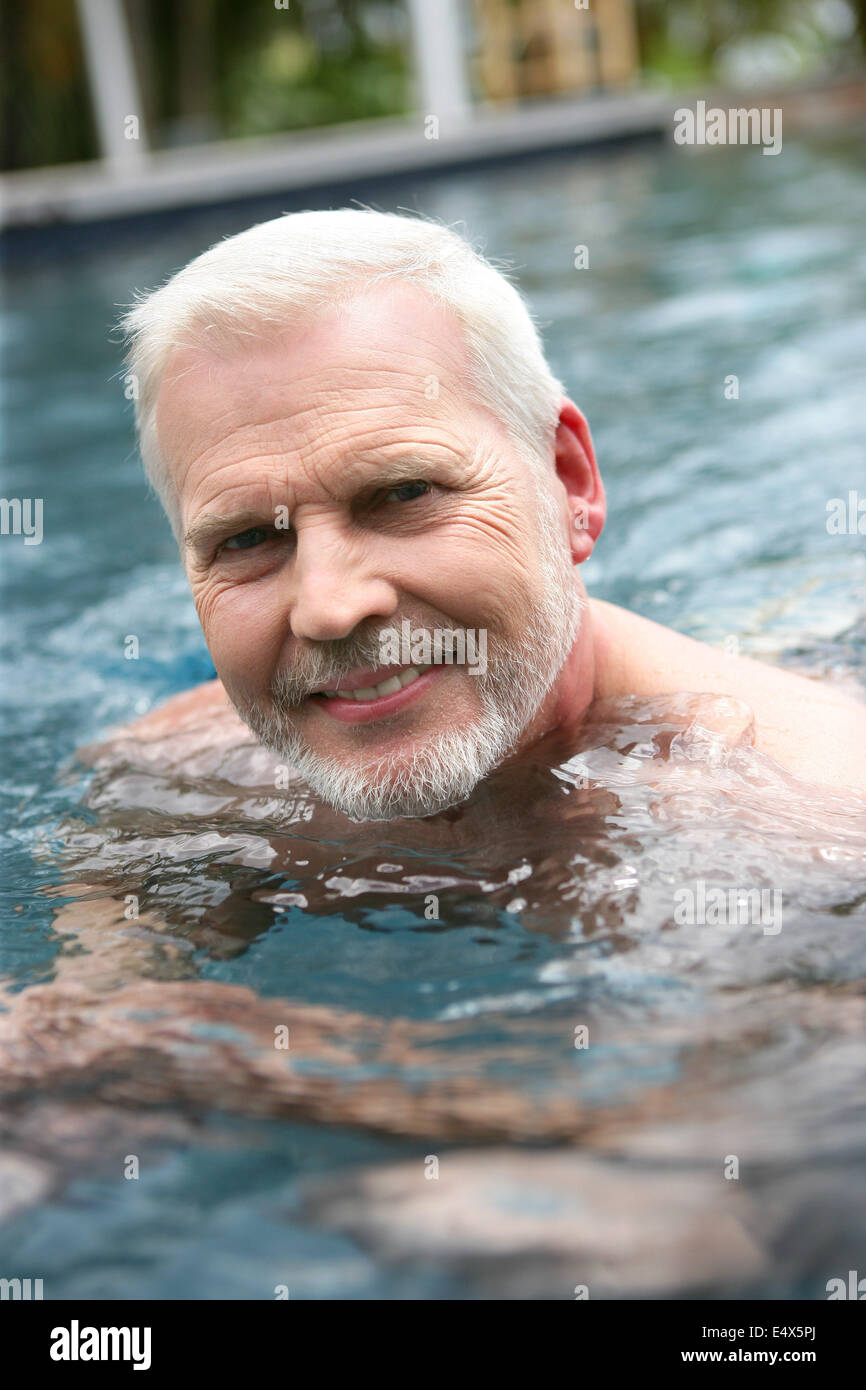 Man swimming pool outdoors muscular hi-res stock photography and images ...