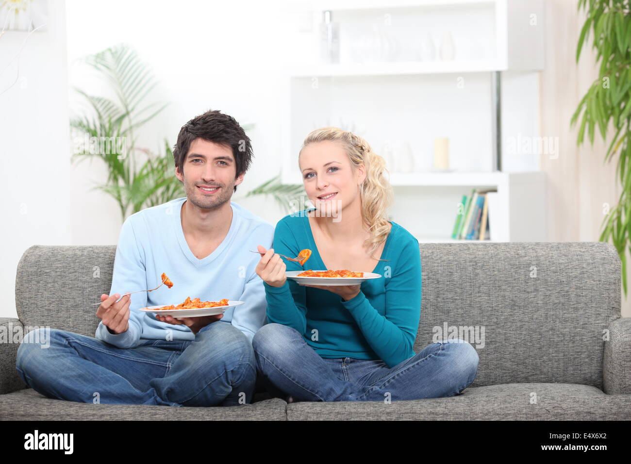 Couple eat dinner home hi-res stock photography and images - Alamy