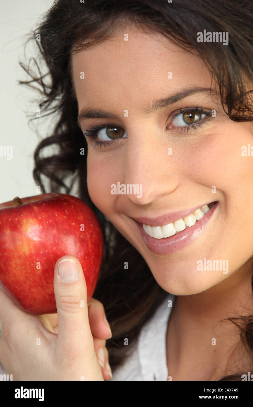 Woman holding an apple Stock Photo - Alamy