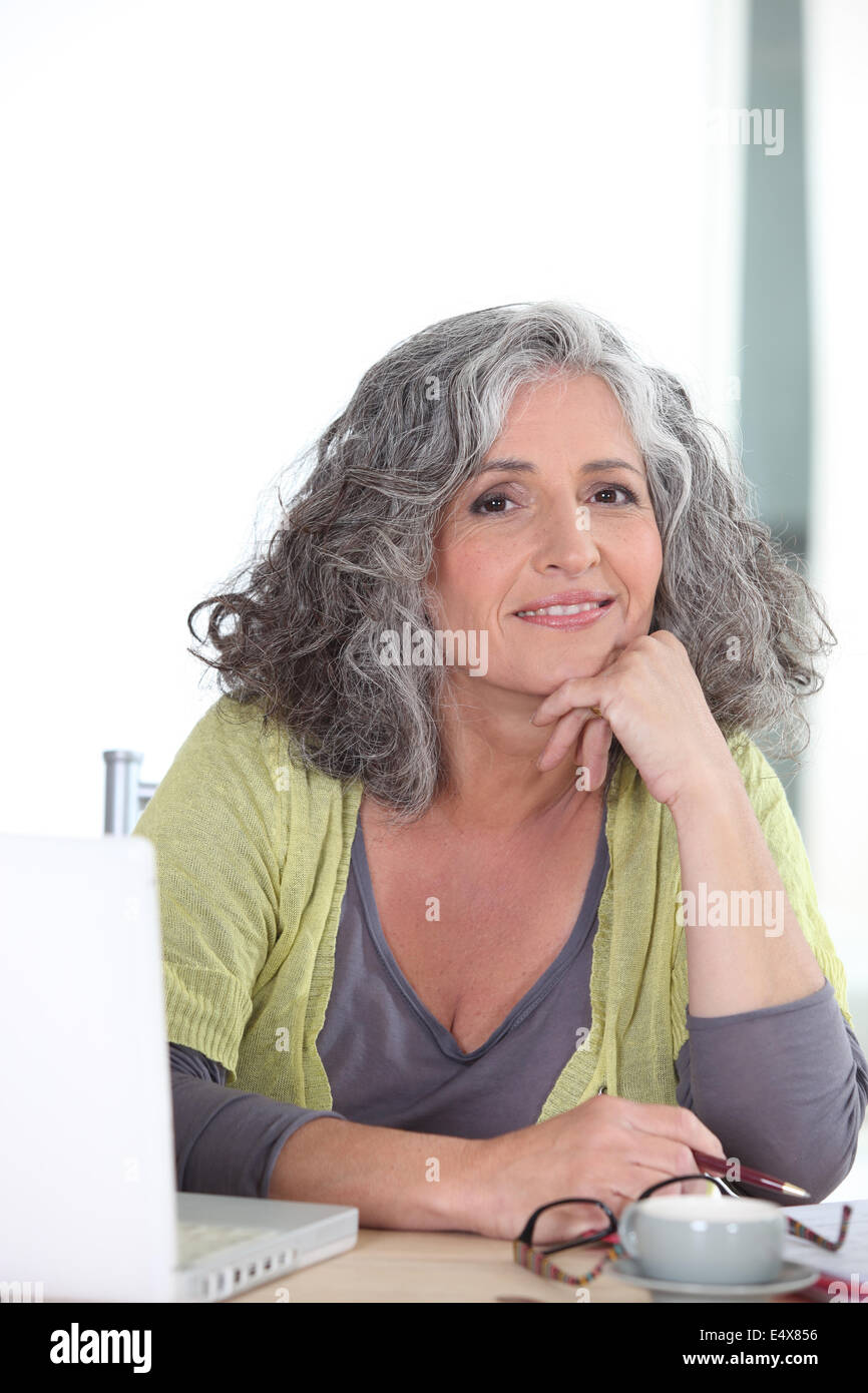 Mature woman in front laptop hi-res stock photography and images - Alamy