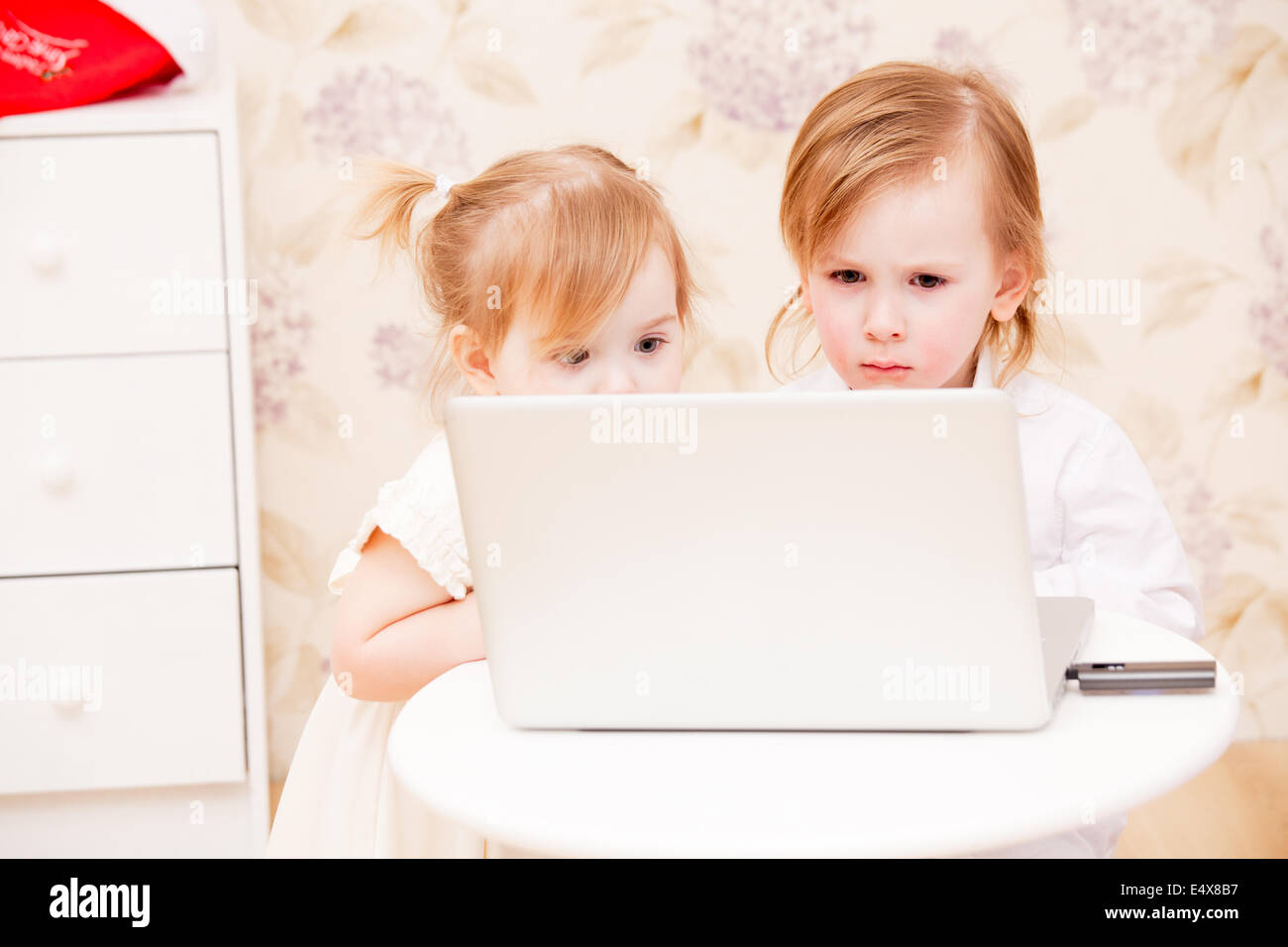 Children with laptop hi-res stock photography and images - Alamy