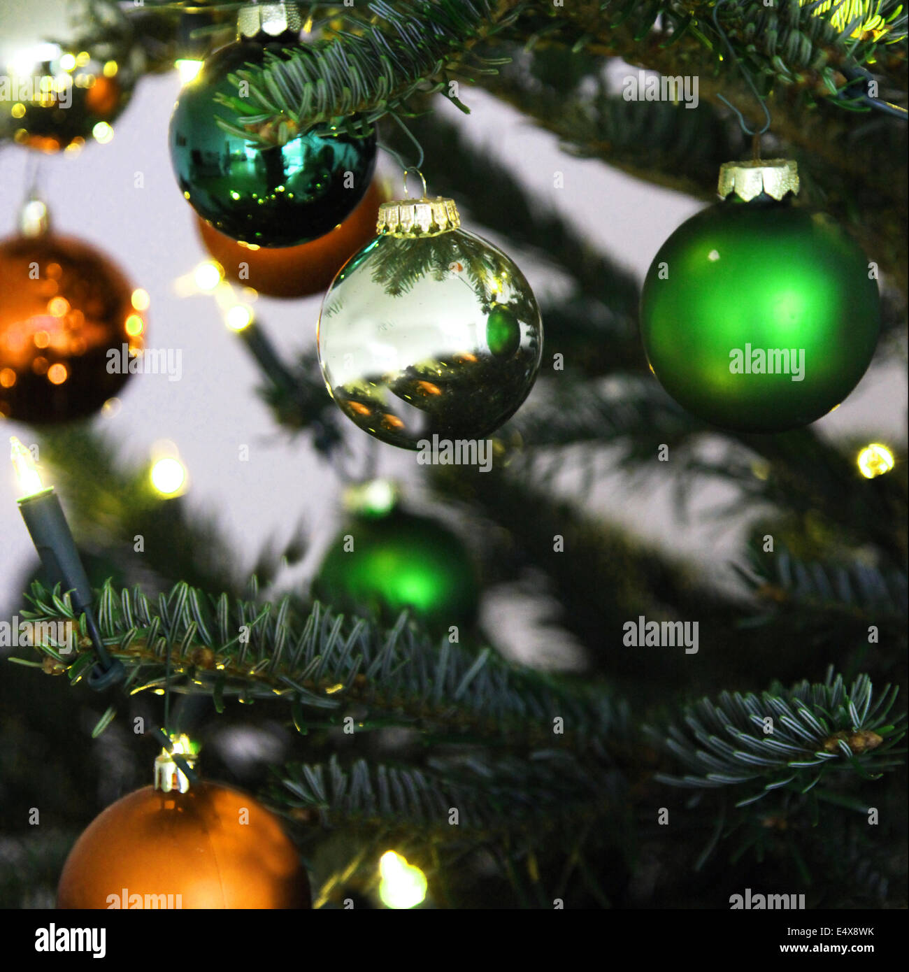 Green shiny christmas tree hi-res stock photography and images - Alamy