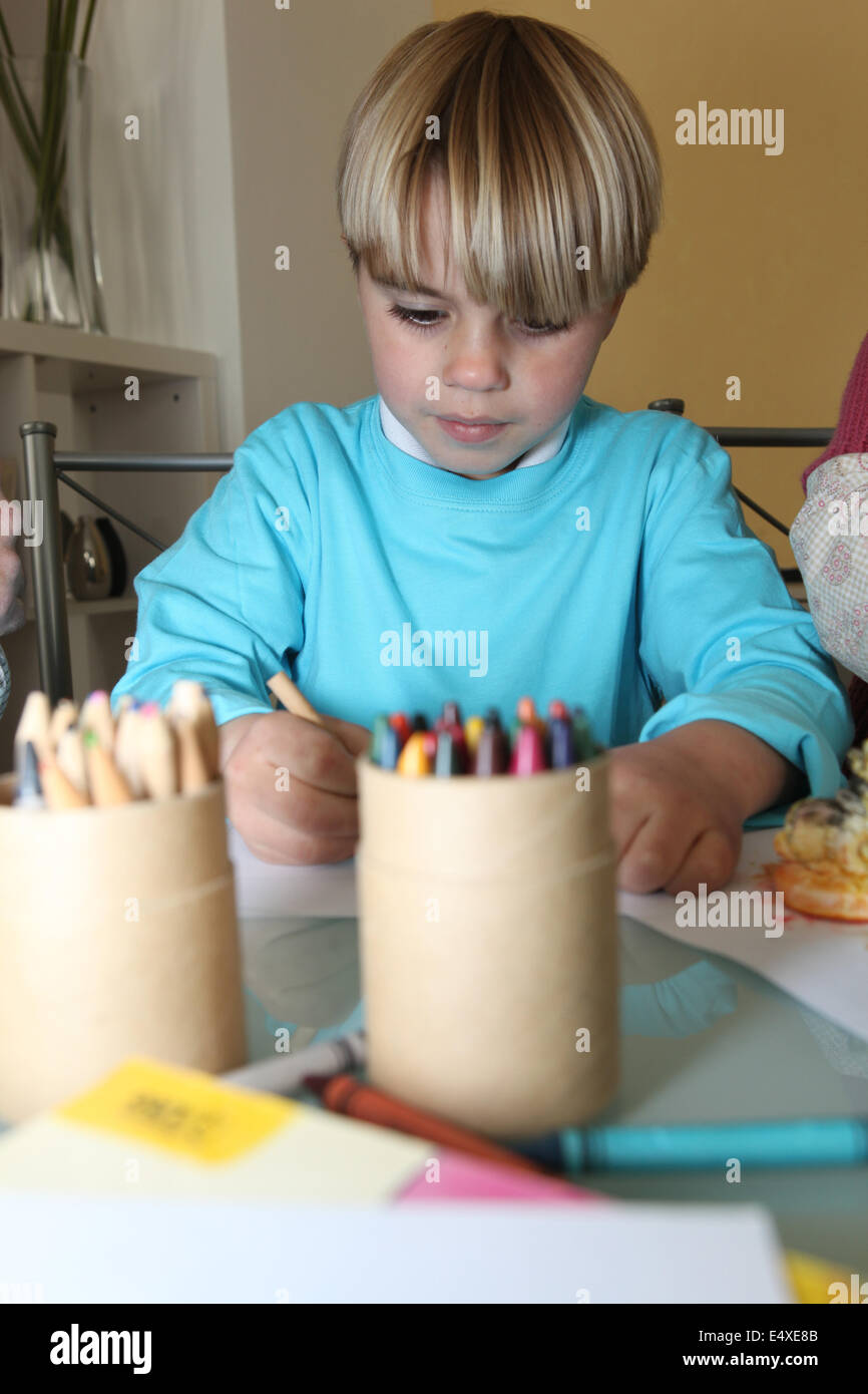 Little kid colouring hi-res stock photography and images - Alamy