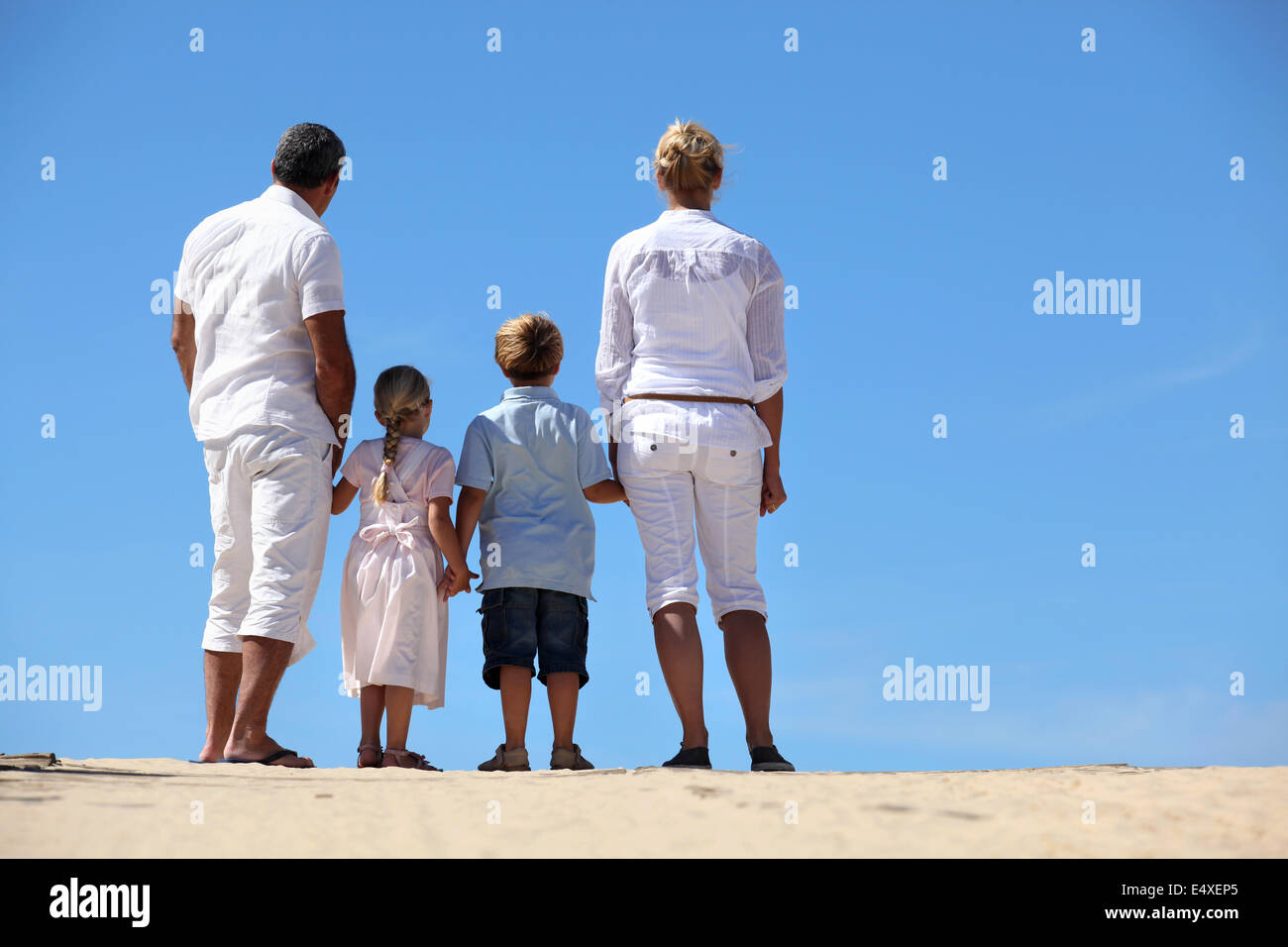 Family seaside hi-res stock photography and images - Alamy
