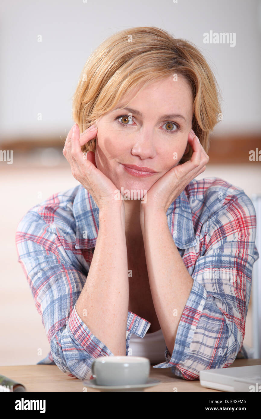 Woman at a table Stock Photo - Alamy