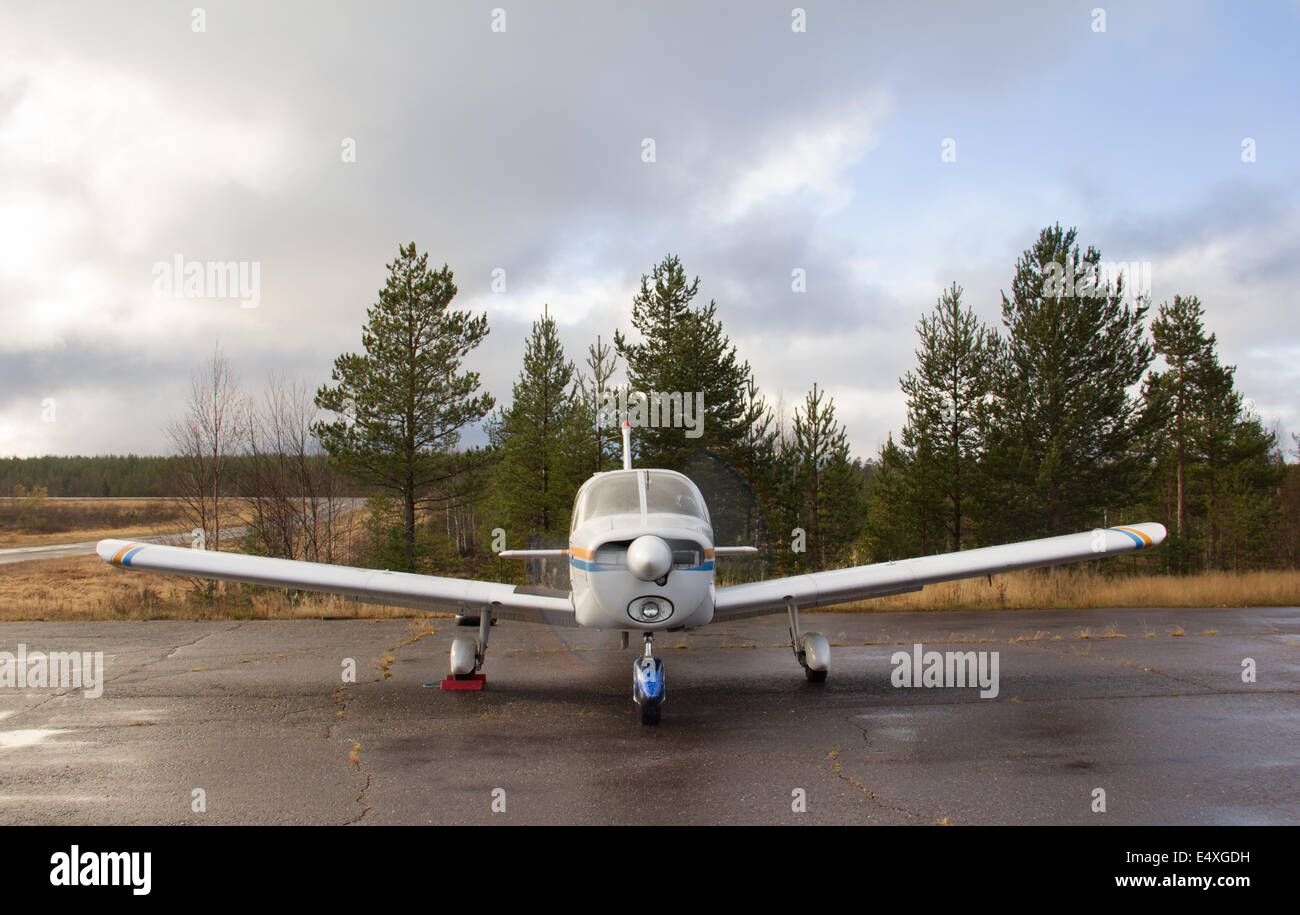 Cessna front view hi-res stock photography and images - Alamy
