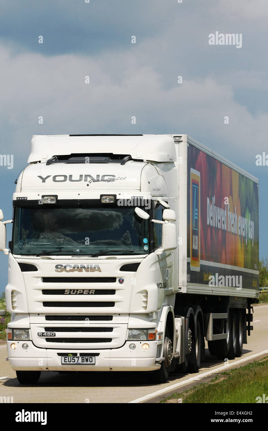 Aldi lorry hi-res stock photography and images - Alamy