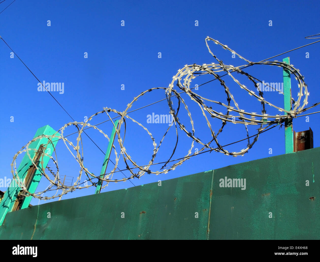 Razor wire fence wall hi-res stock photography and images - Alamy