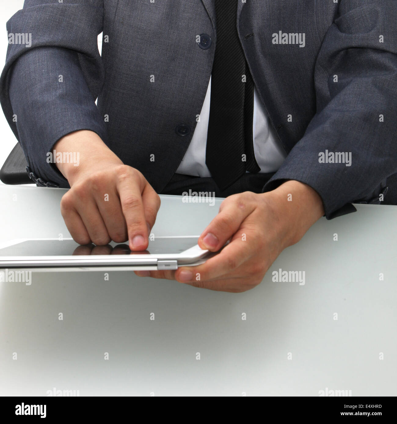 Man hands using tablet computer hi-res stock photography and images - Alamy