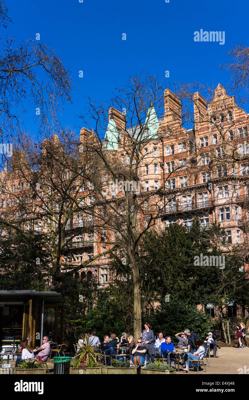Hotel Russell on Russell Square - London Stock Photo - Alamy