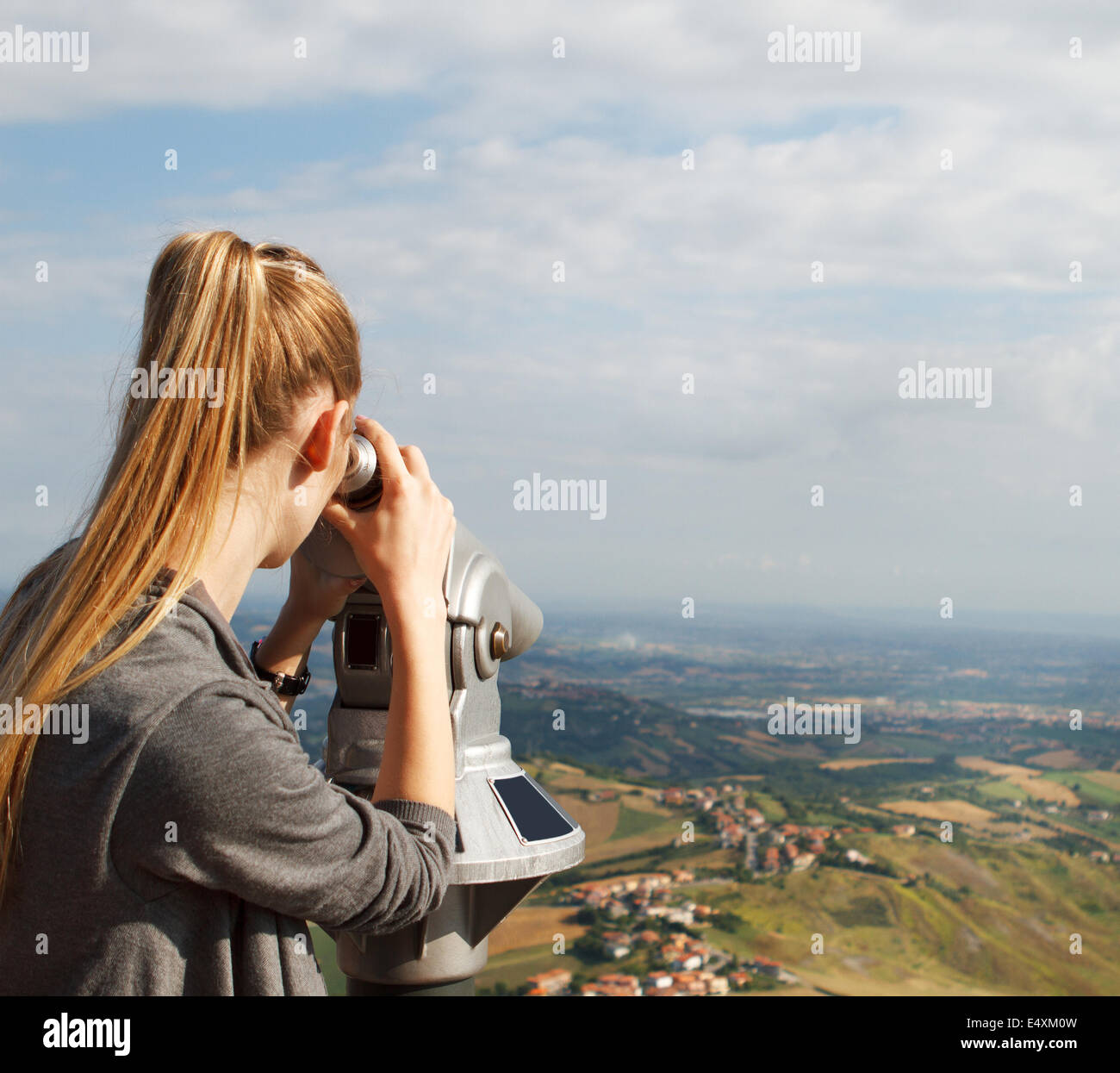 Woman searching telescope hi-res stock photography and images - Alamy