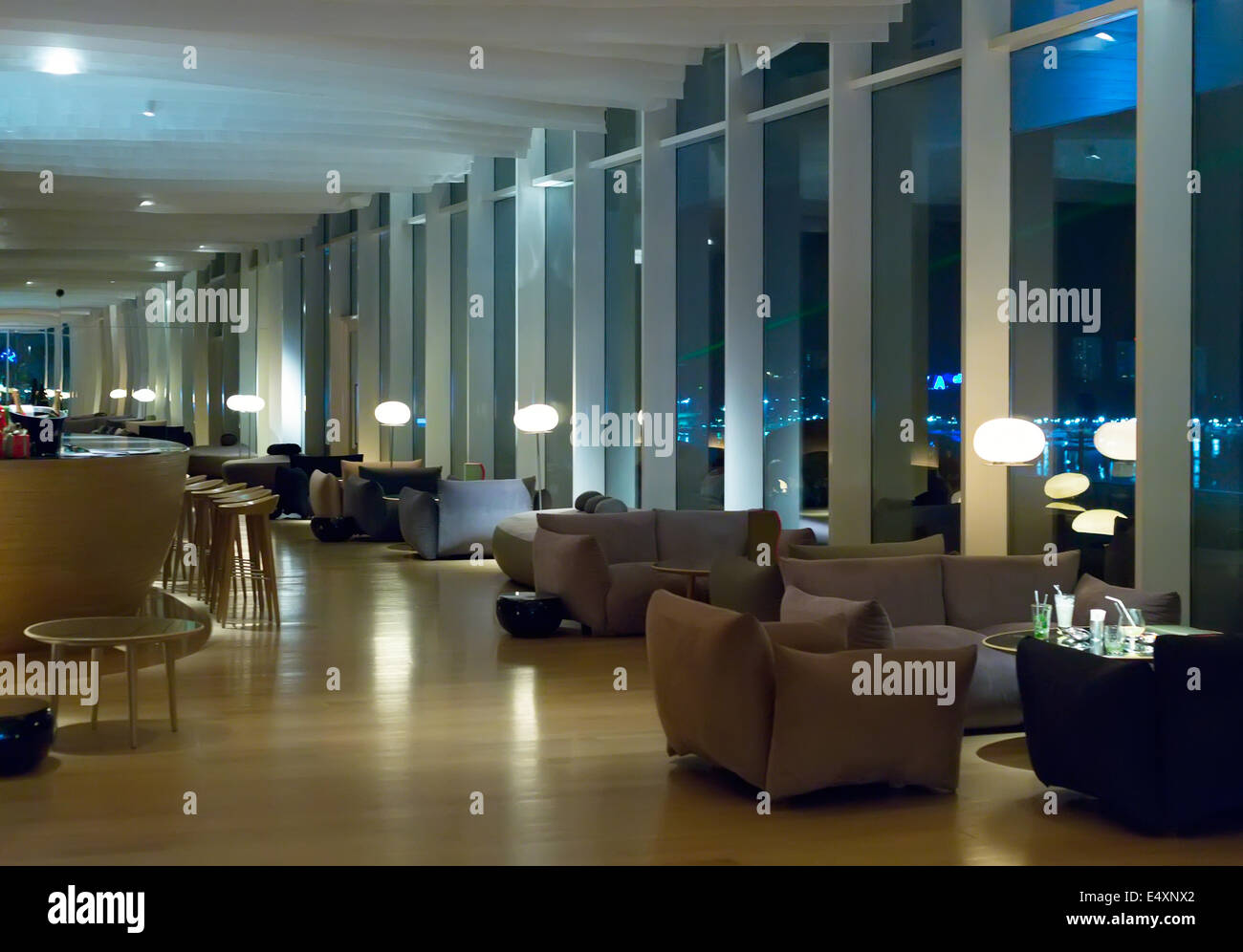 Five star hotel lobby hi-res stock photography and images - Alamy