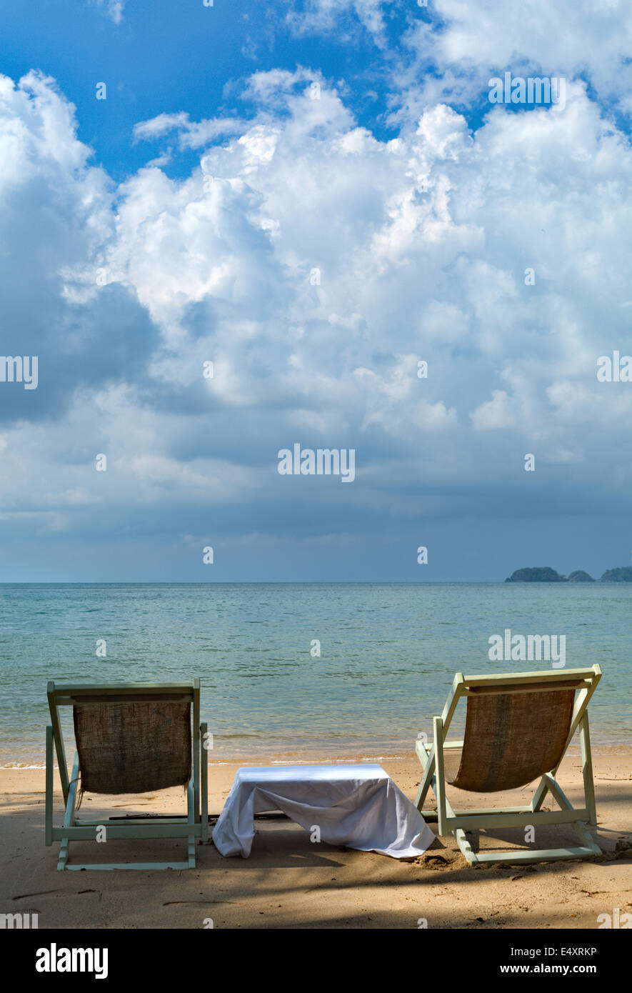 Sun lounger on tropical beach hi-res stock photography and images - Alamy