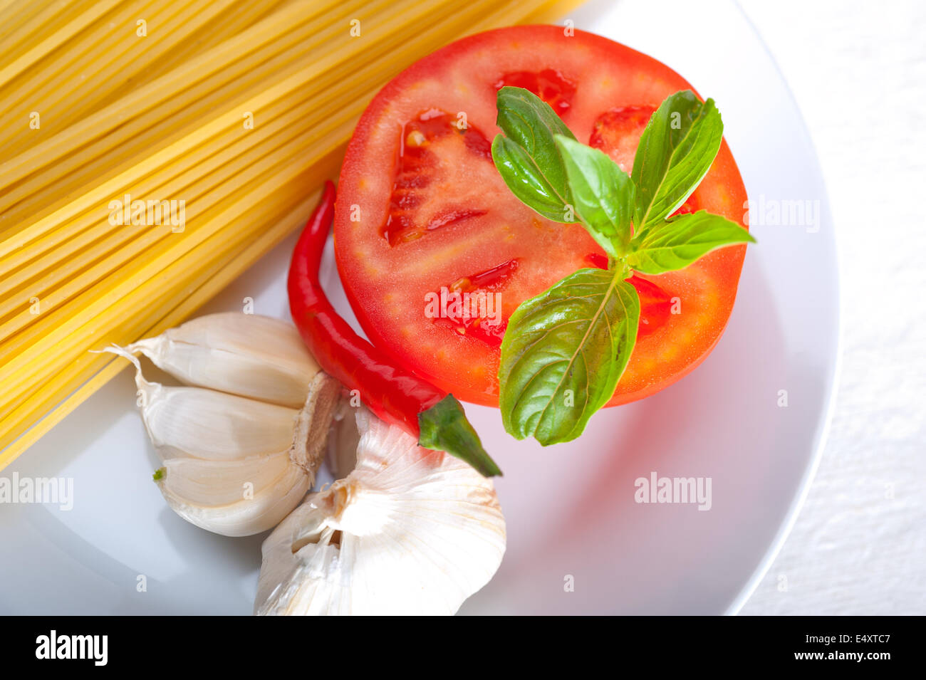Italian spaghetti pasta tomato ingredients Stock Photo - Alamy