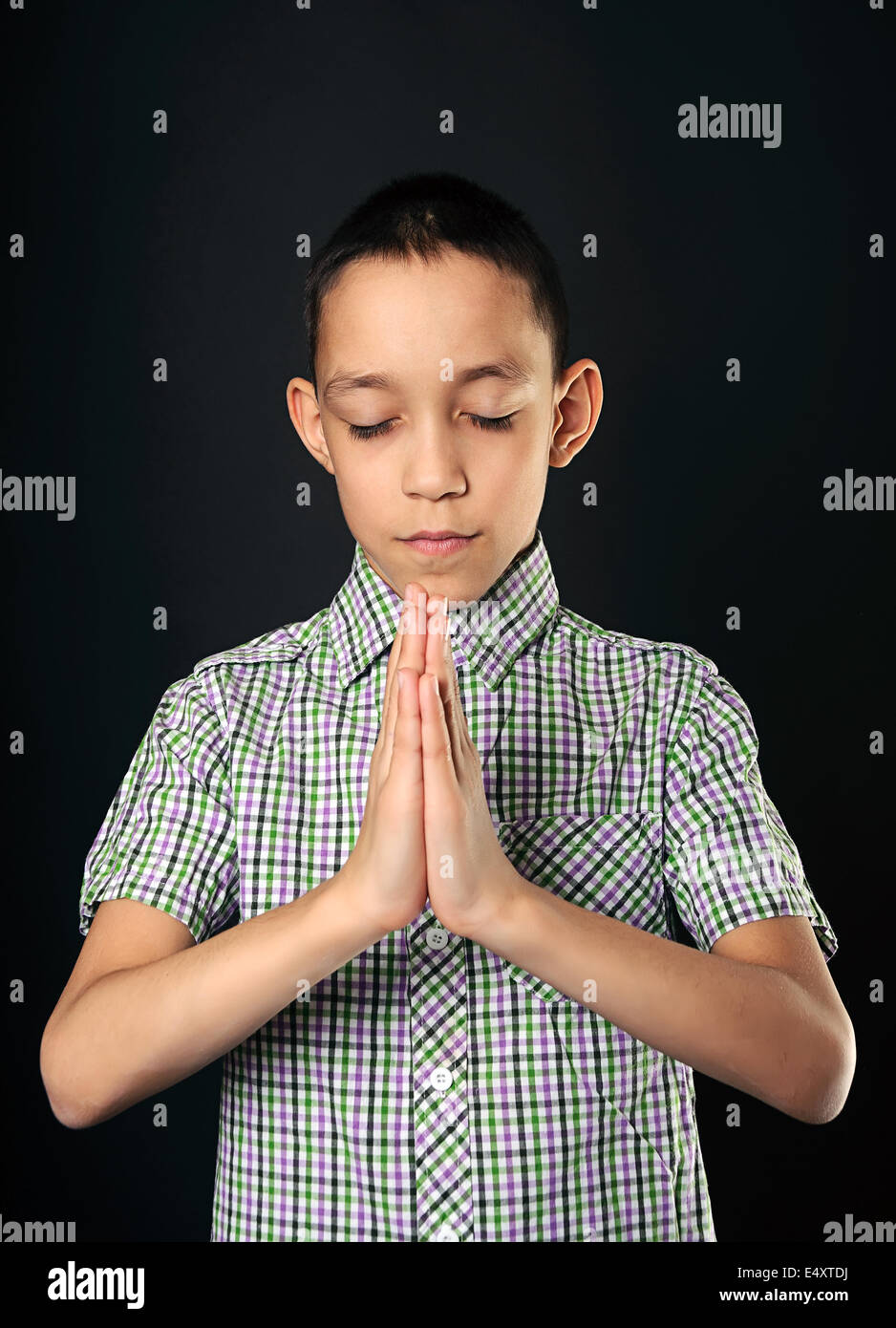 Teens praying hi-res stock photography and images - Alamy