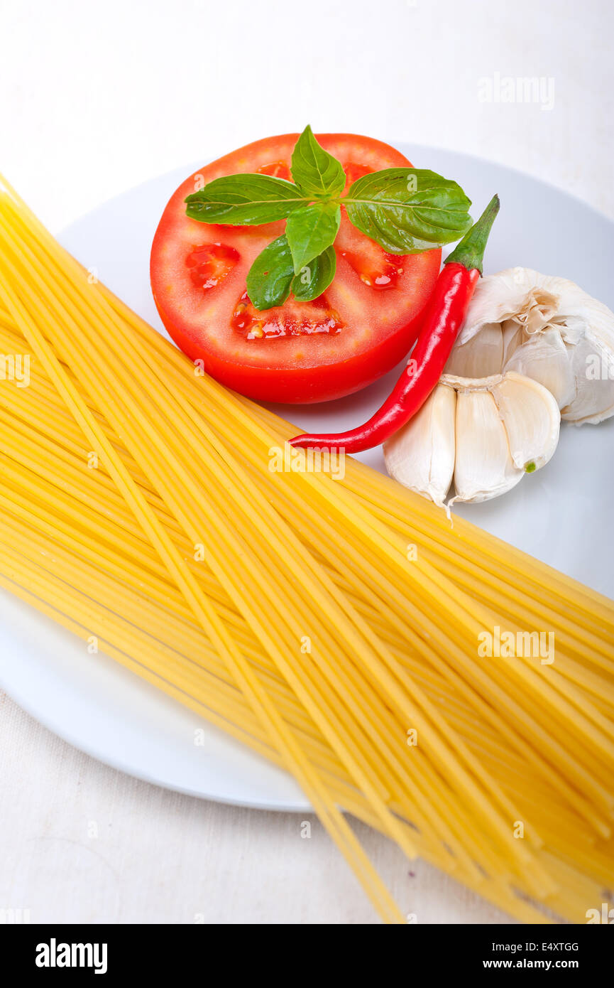 Italian spaghetti pasta tomato ingredients Stock Photo - Alamy