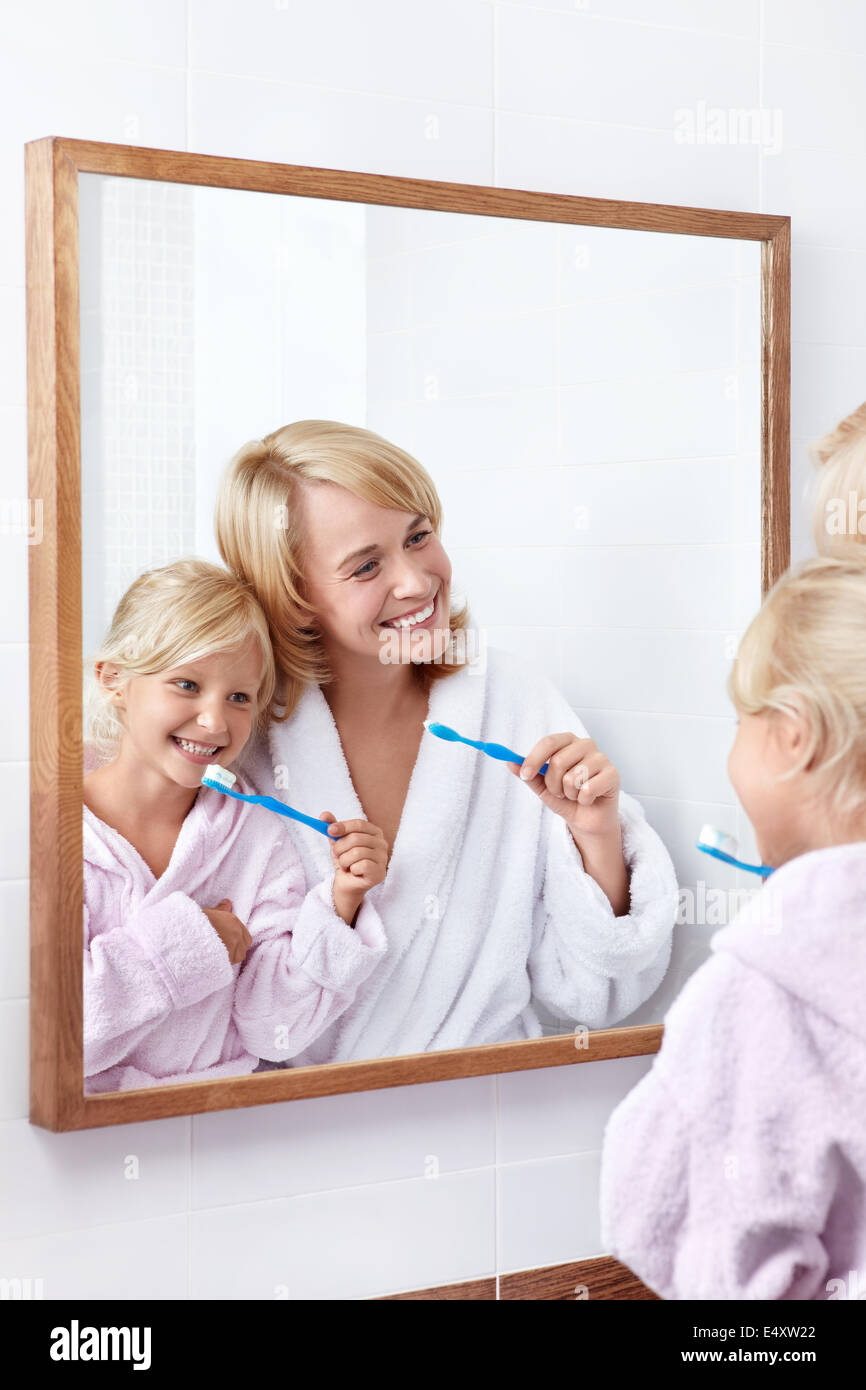 Washing kids hi-res stock photography and images - Alamy