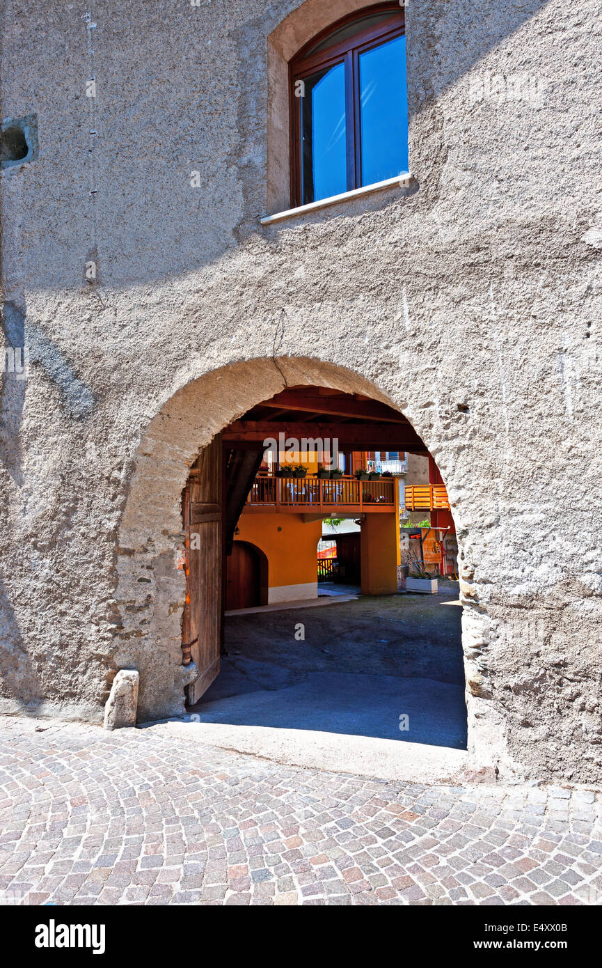 Arched entrance hi-res stock photography and images - Alamy
