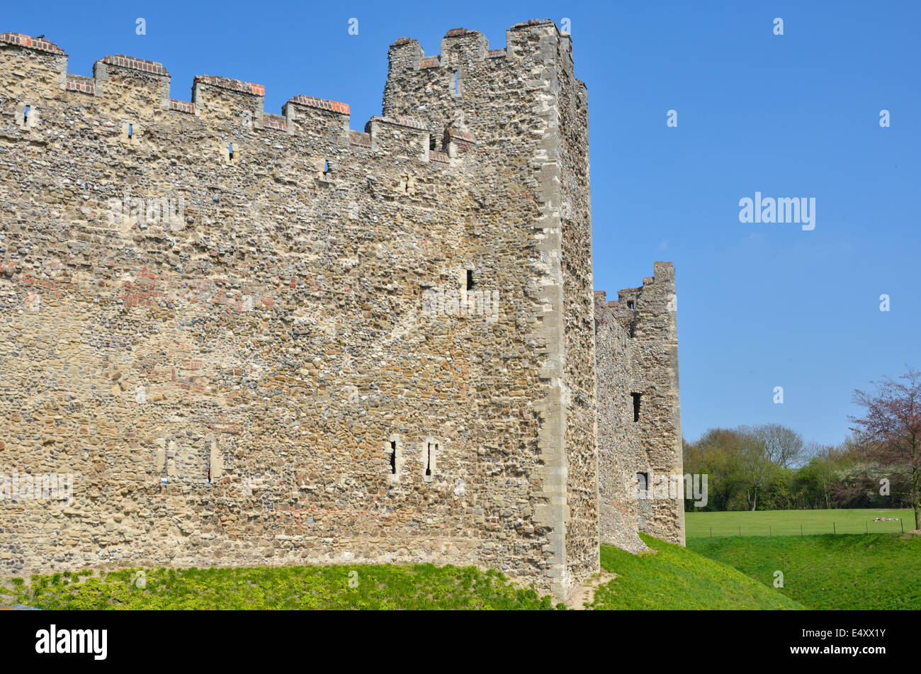 Solid castle wall hi-res stock photography and images - Alamy