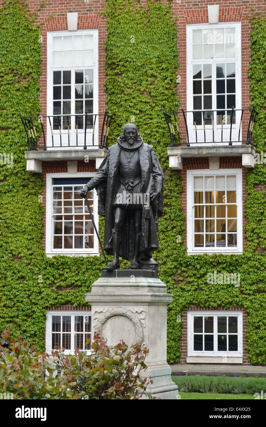 Francis Bacon Statue Stock Photo - Alamy
