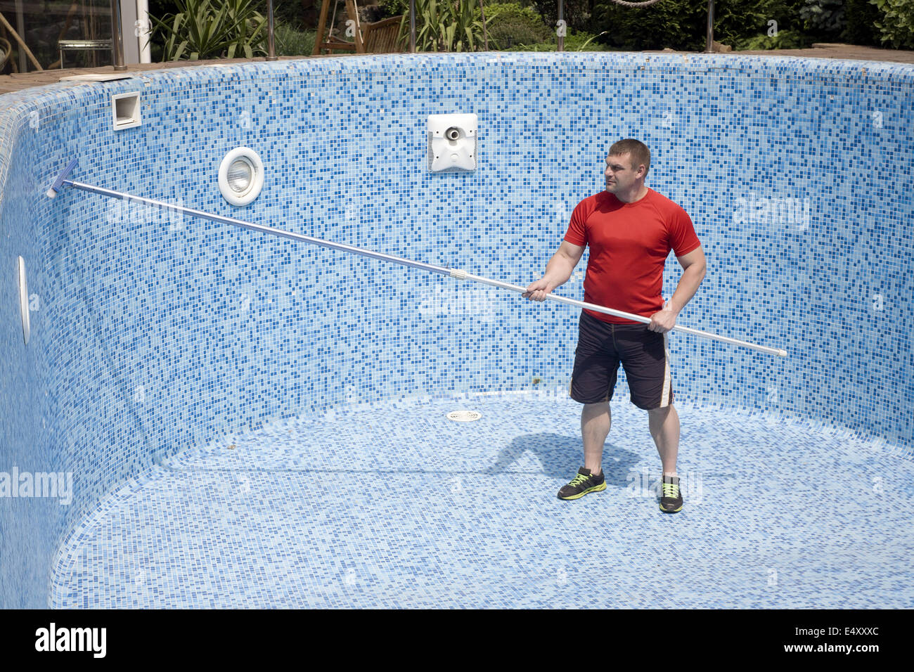 Dry cleaning swimming pools Stock Photo - Alamy