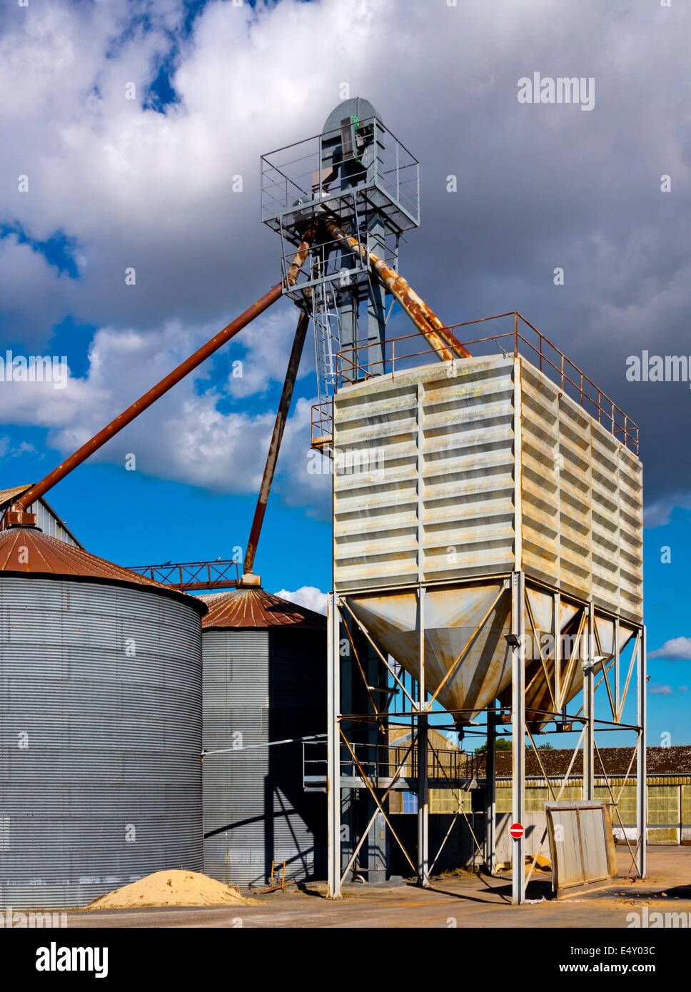 Grain hopper hi-res stock photography and images - Alamy