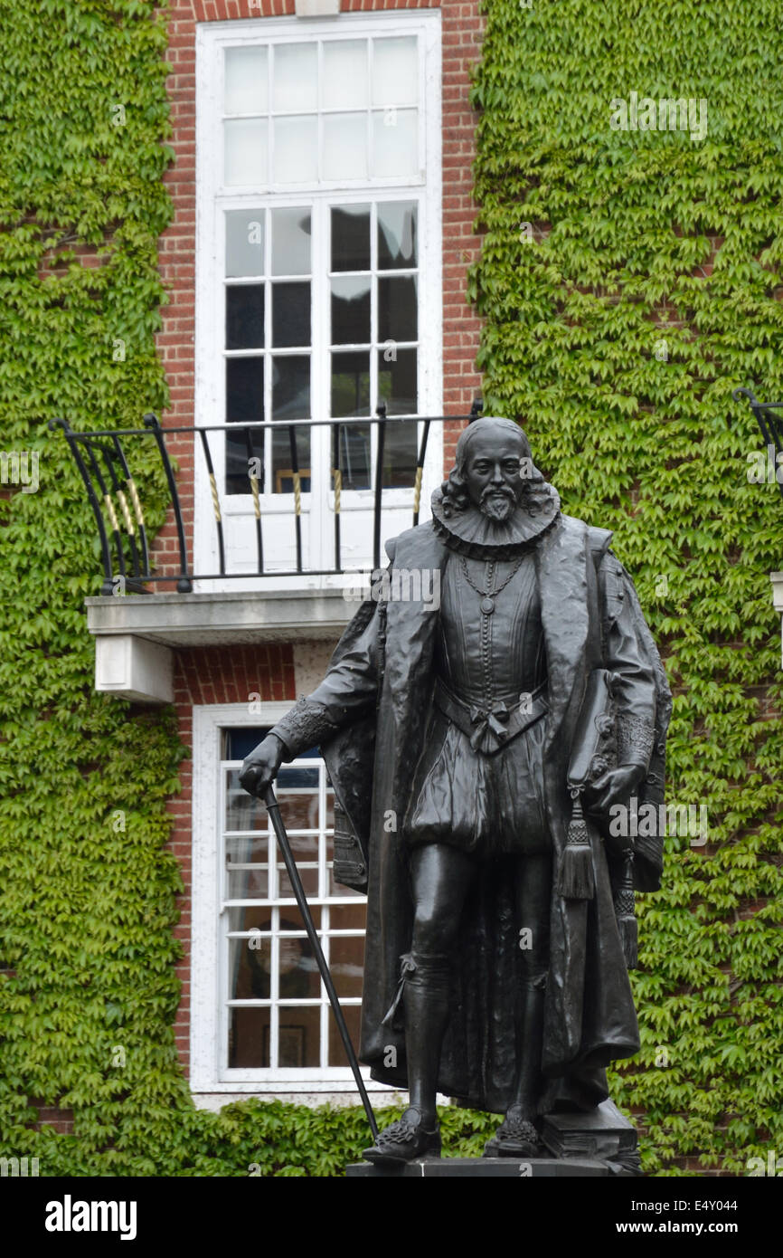 Francis Bacon statue London Stock Photo - Alamy