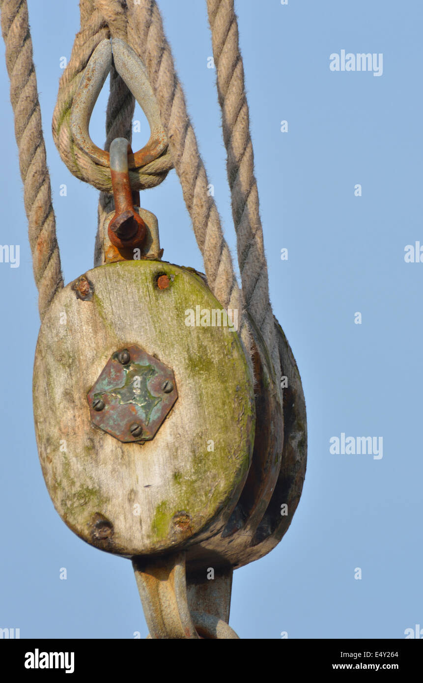 Wooden pulley hi-res stock photography and images - Alamy