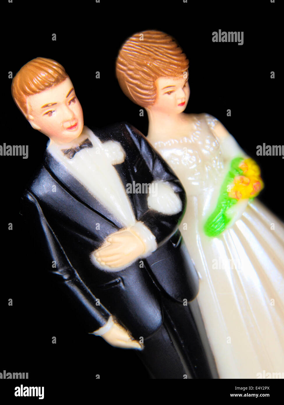 Couple cake topper hi-res stock photography and images - Alamy