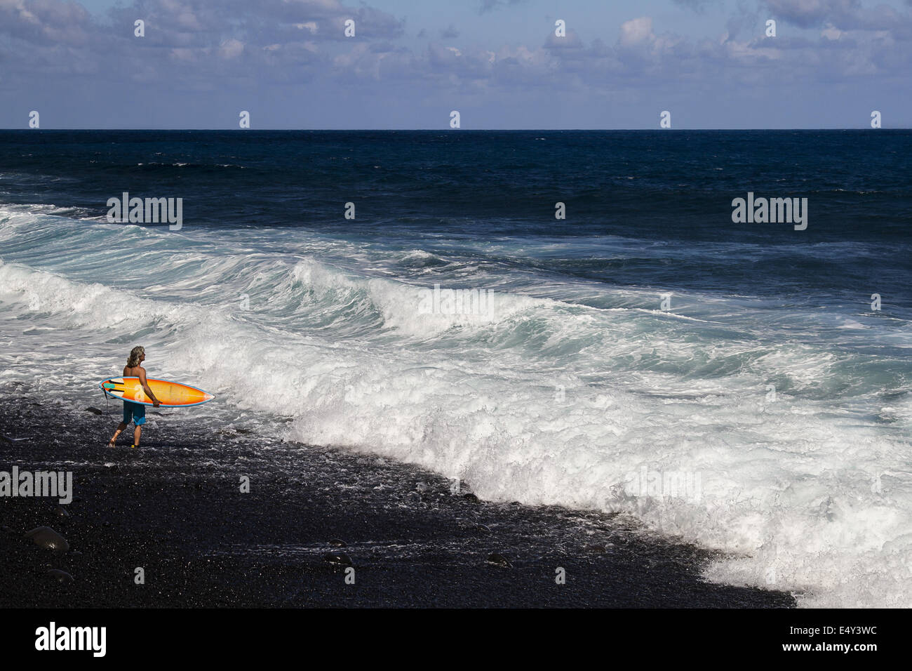 Lonely surfer hi-res stock photography and images - Alamy