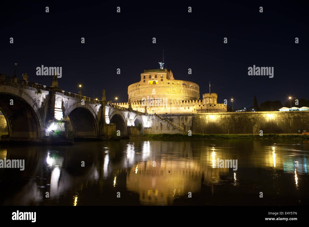 Night view historic castel hi-res stock photography and images - Alamy