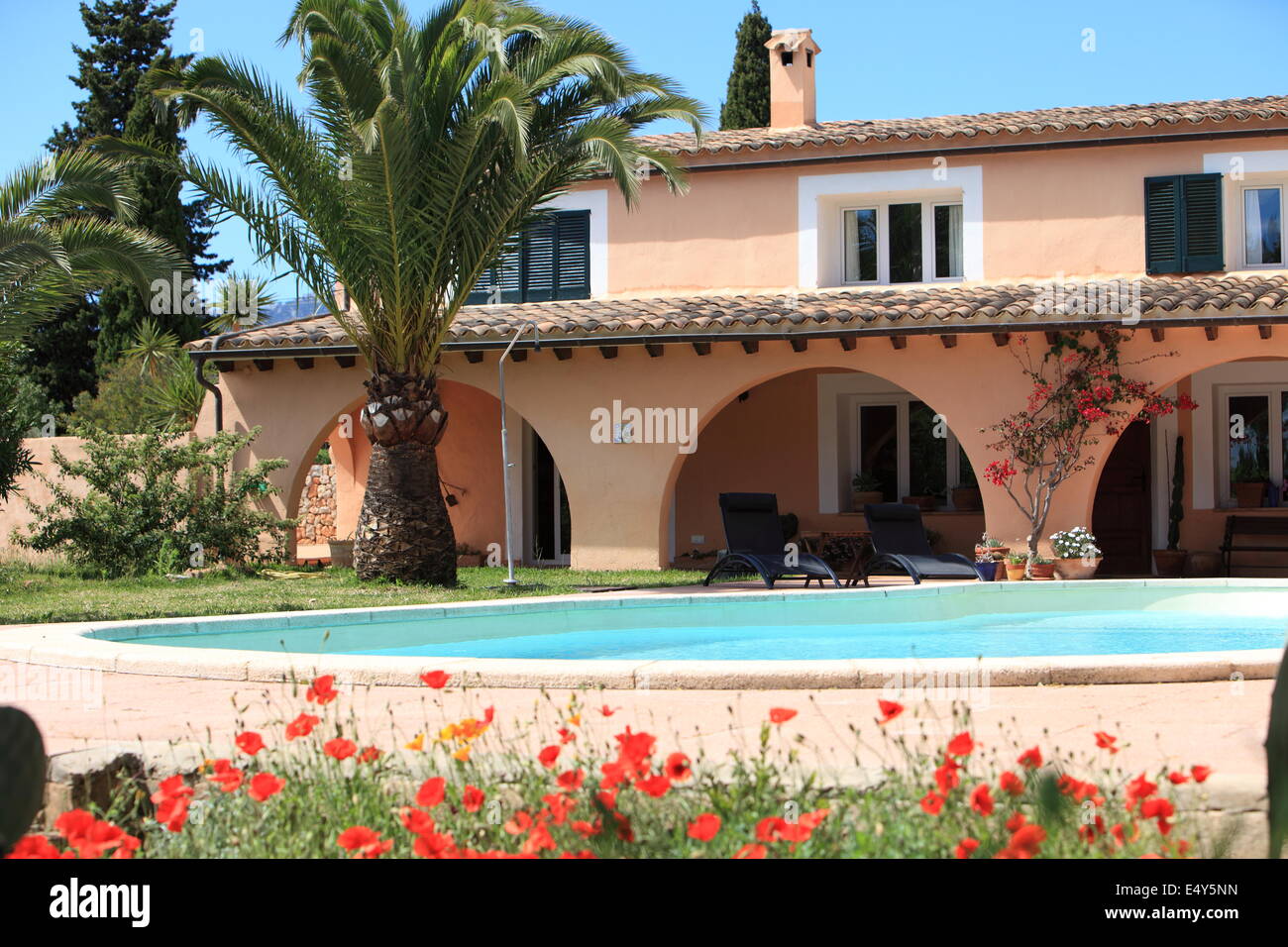 Modern european style villa hi-res stock photography and images - Alamy