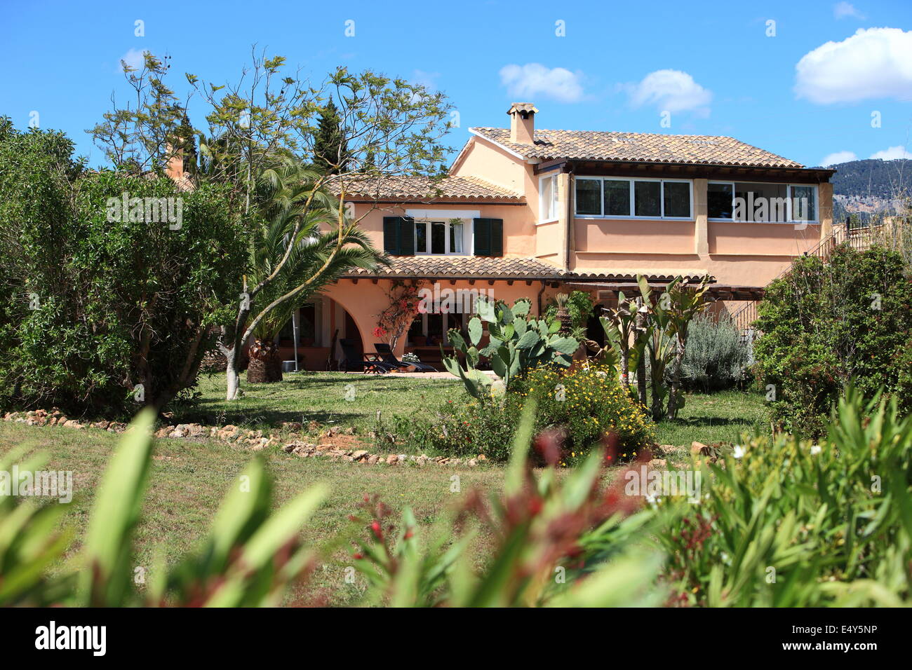 Beautiful home facade hi-res stock photography and images - Alamy
