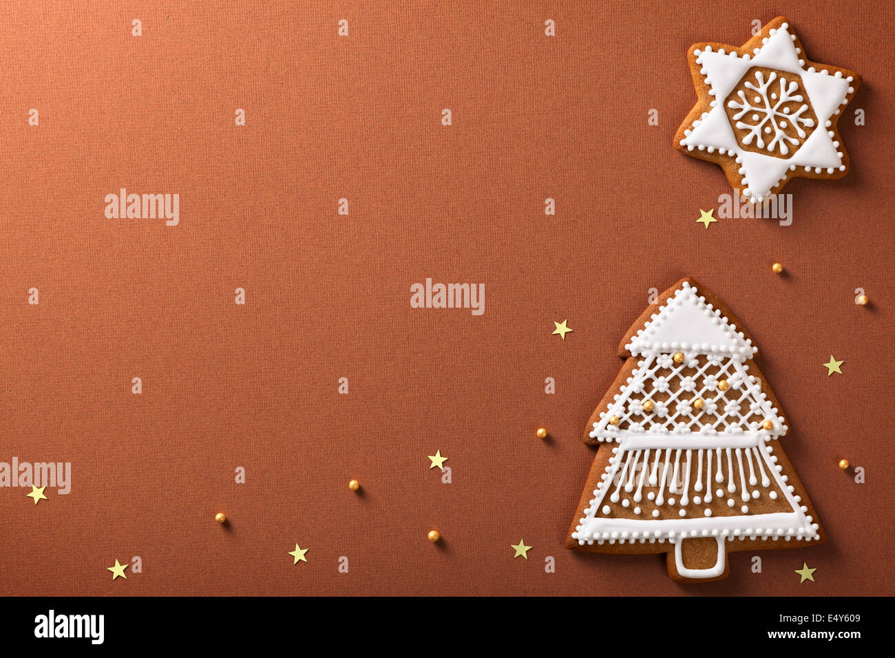 Christmas tree decorated paper gingerbread hi-res stock photography and ...