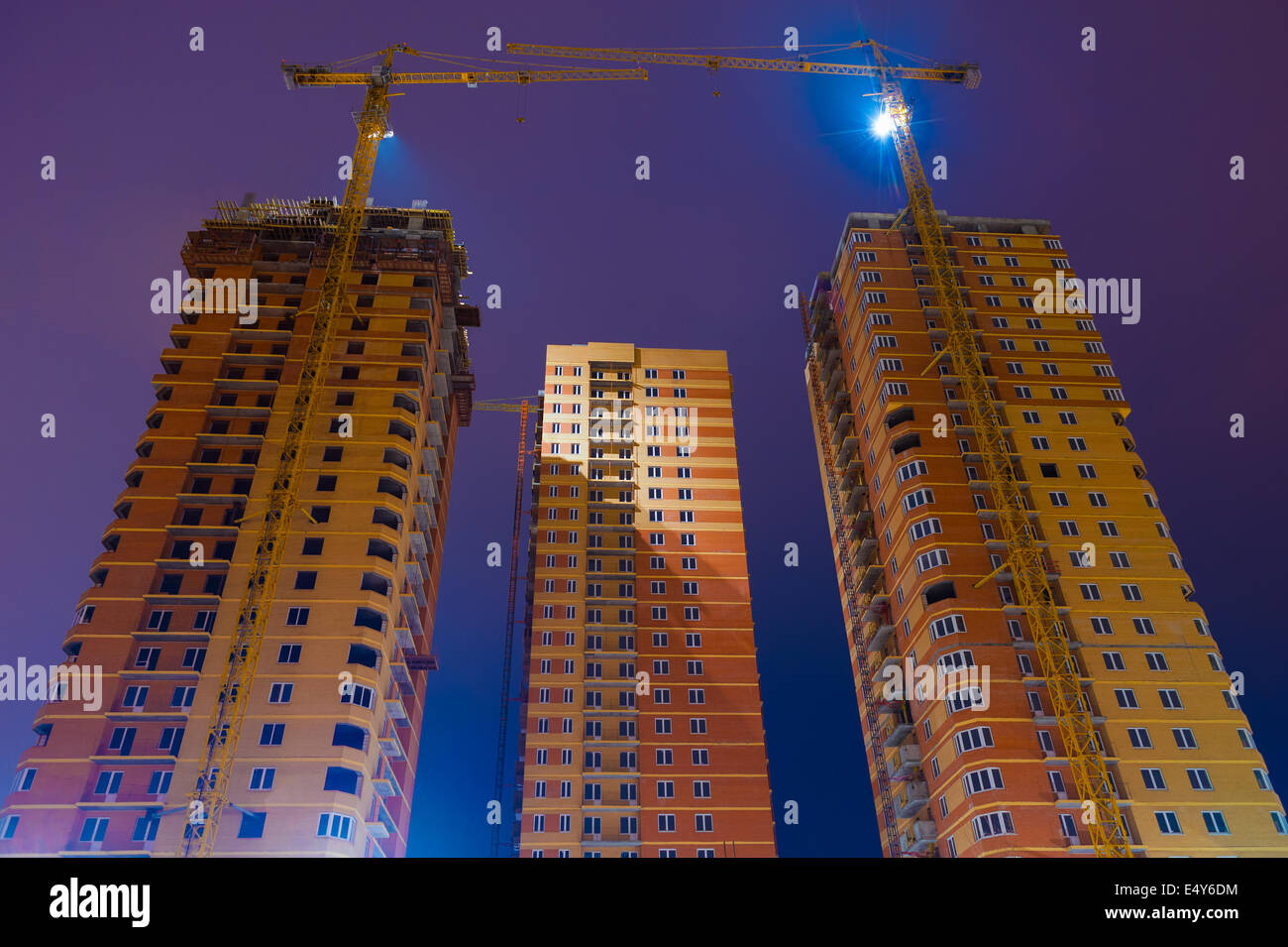 Night of the building Stock Photo - Alamy