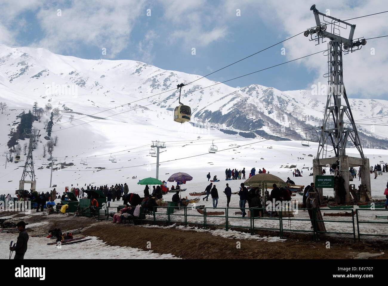 Roop way cable car hi-res stock photography and images - Alamy