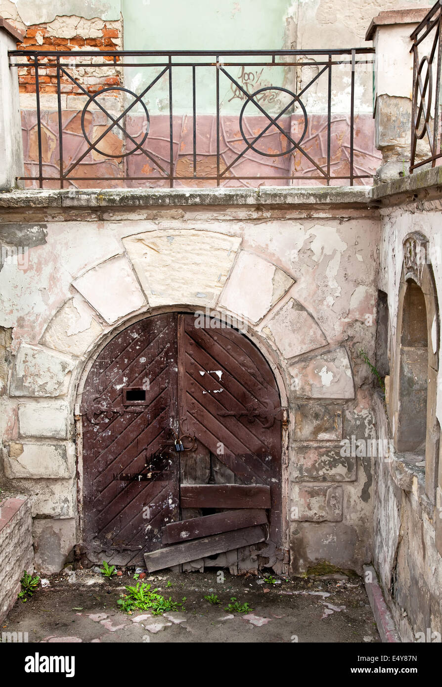 Ancient basement door Stock Photo - Alamy