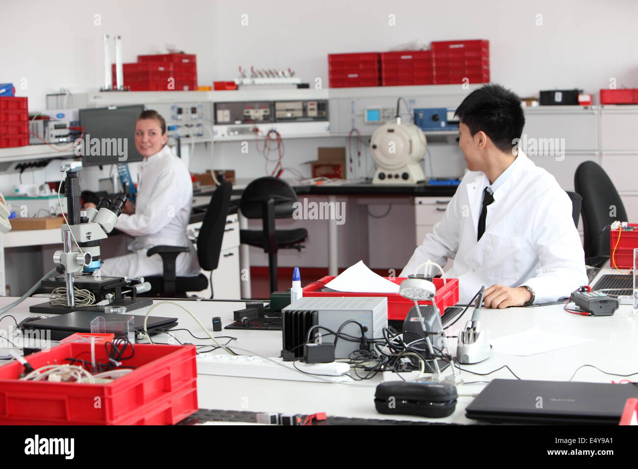 Worker in laboratory laboratory technician hi-res stock photography and ...
