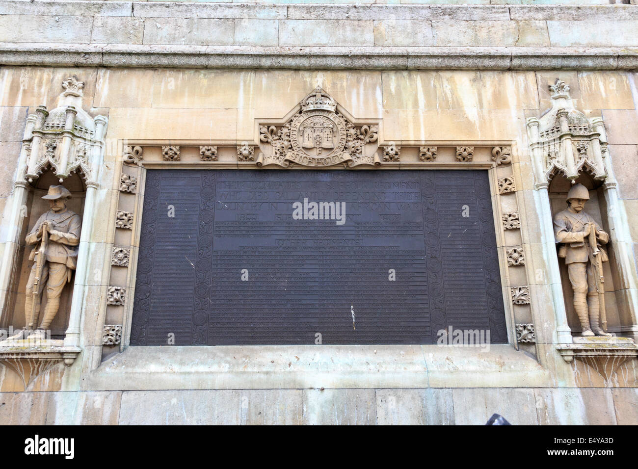War memorial market square hi-res stock photography and images - Alamy