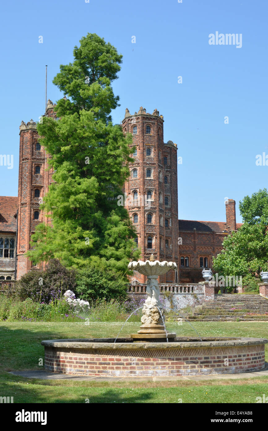 Elizabethan tower hi-res stock photography and images - Alamy