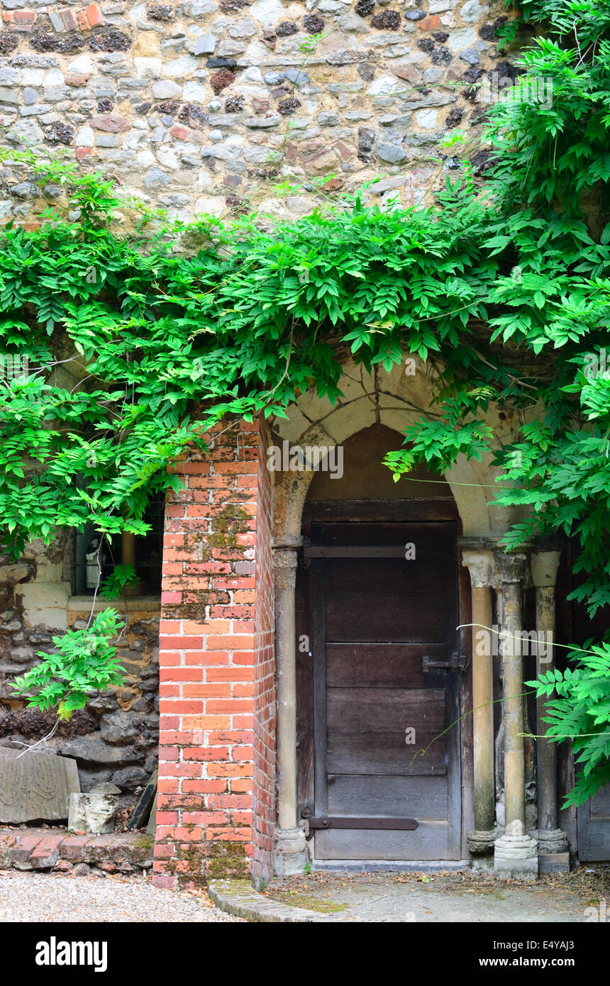 Medieval stone doorway hi-res stock photography and images - Alamy