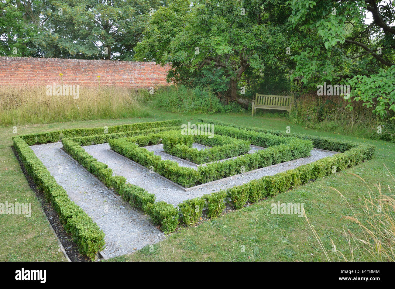 Maze hedge pattern labyrinth hi-res stock photography and images - Alamy