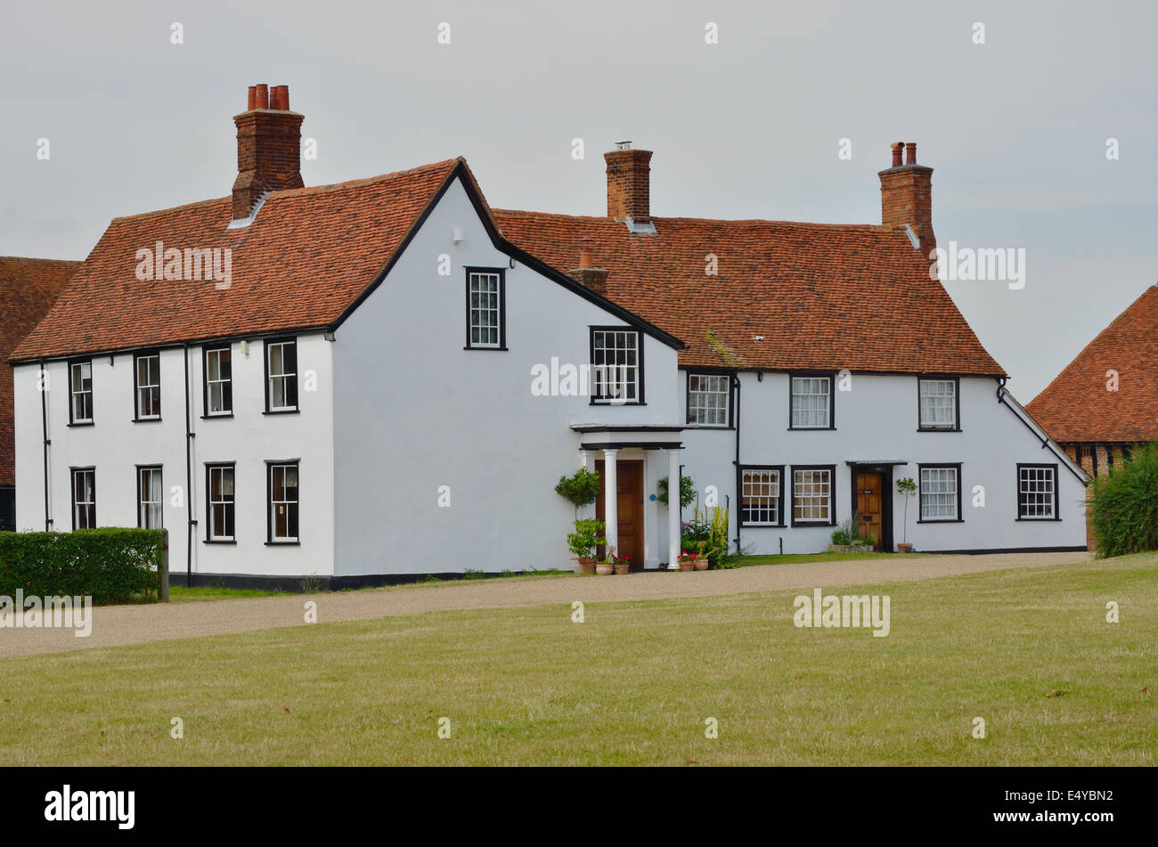 large white House Stock Photo - Alamy